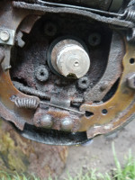 Brak hamowania w jednym kole po wymianie cylindrka w Peugeot 106 1.0 1996r.