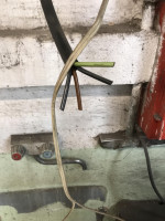 Problemów z podłączeniem głośnik prz tego głośnika wychodzą dwa kable ...