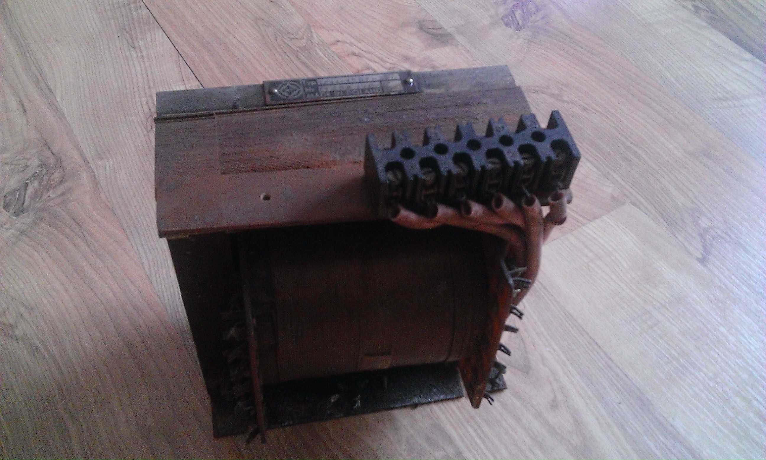 Schemat wyprowadzeń transformatora Bester TC44-1501-336 - opis pinów