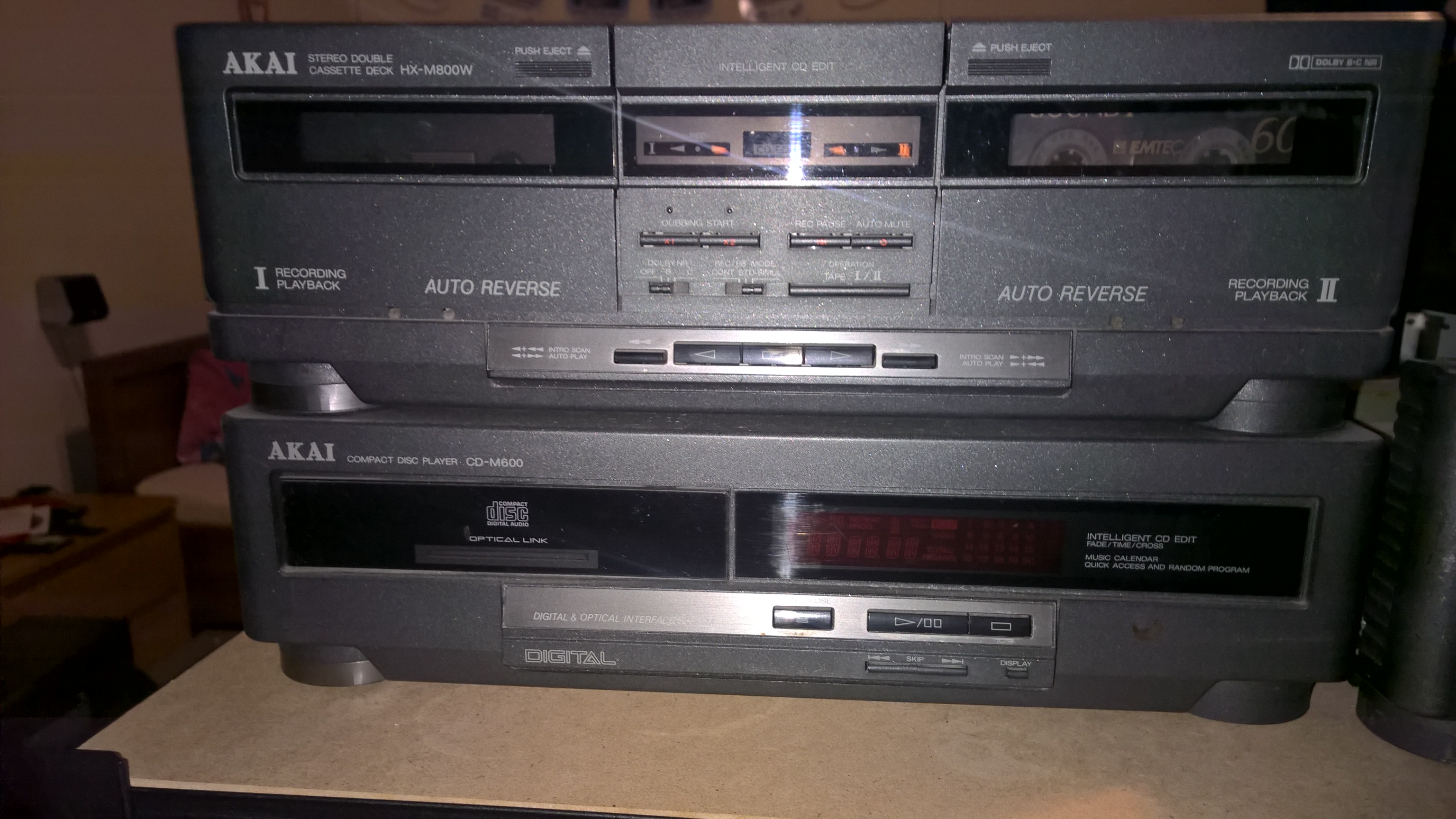 AKAI AM-M800 - Wieża nie działa prawidłowo, brak głosu, nie reagują ...