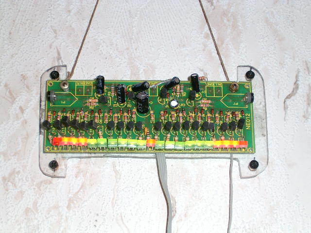 Jak podłączyć wskaźnik wysterowania RFT z układem A277D do wzmacniacza?